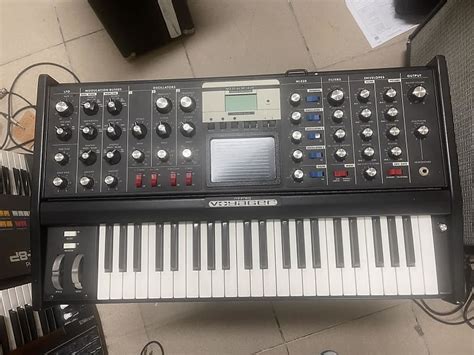 Moog Minimoog Voyager 44 Key Monophonic Synthesizer Reverb