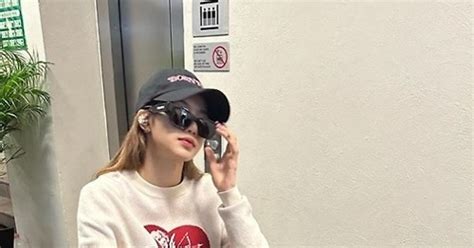 블랙핑크 리사 눈 뗄수 없는 개미 허리 [똑똑sns]