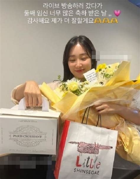 둘째 임신 최희 임신 축하 꽃다발과 선물 받고 환한 웃음 감사해요