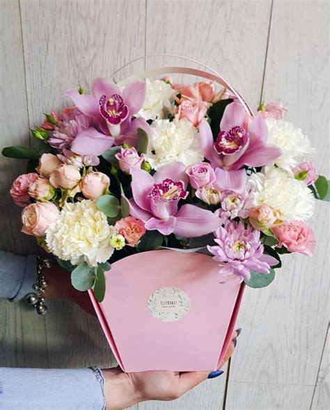 Нежная сумочка с розовыми орхидеями