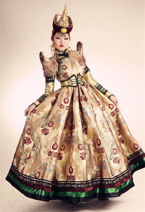 ГДамдиндулам Үндэсний хувцасны загварыг хэт эвдэж болохгүй Newsmn