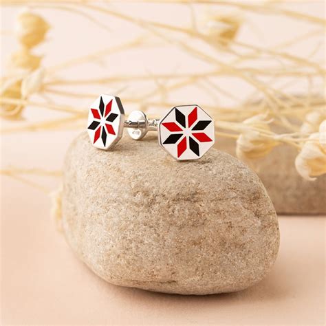 Стилизованная восьмиконечная звезда орнамент Зорка — традиционный элемент белорусского