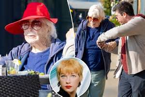Shirley Maclaine 91 Enjoys A Cocktail At Her Favorite Malibu