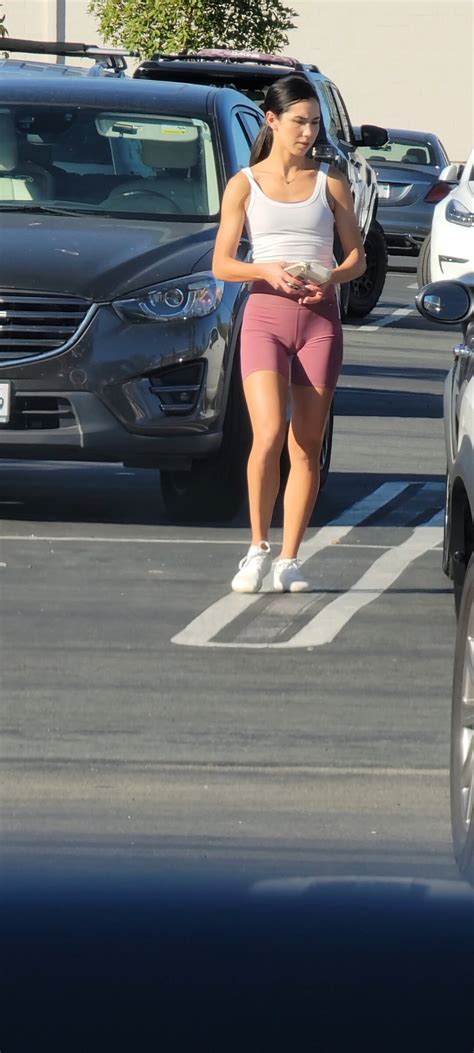 Elite Camel Toe On Display In Parking Lot Spandex Leggings And Yoga