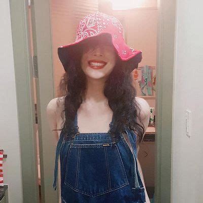 Sulli Old Pics On Twitter Sulli Cool Girl Kpop Girls