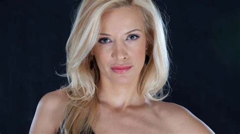 Като братче и сестриче Яна Маринова гордо показа порасналия си син