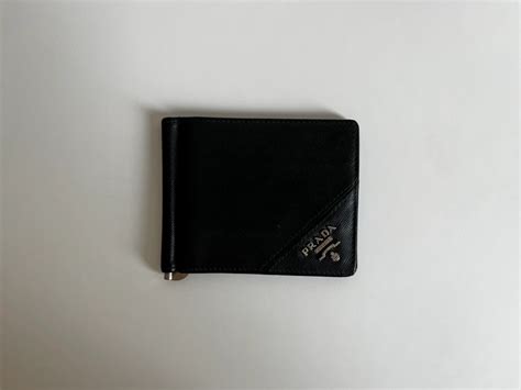 프라다지갑 머니클립 당근 중고거래