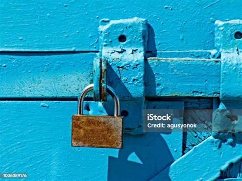 문 닫는 키 열쇠 구멍 걸쇠 볼트 잠금 질감 색 문에 오래 된 빈티지 레트로 자물쇠의 컬렉션입니다 클로즈업 0명에 대한 스톡 사진 및 기타 이미지 Istock