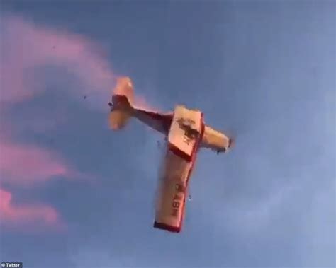 Horror Moment Gender Reveal Party Turns Deadly As Plane Crashes Daily Mail Online