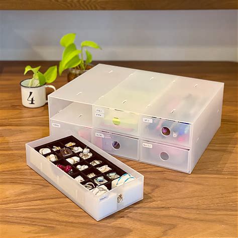 細かいものの住所づくりに♪無印良品のポリプロピレン小物収納ボックス6段 Roomclip Mag 暮らしとインテリアのwebマガジン
