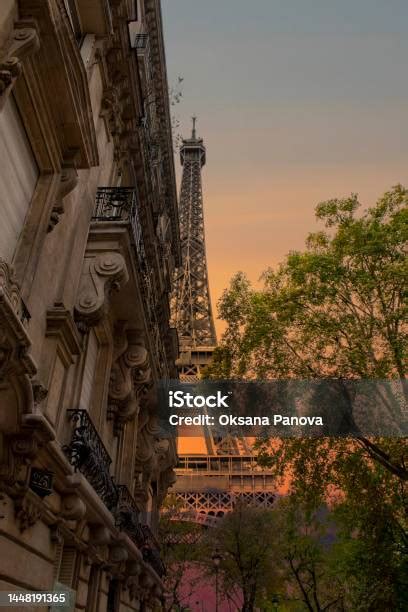 프랑스 파리의 일출 에펠탑 모습 에펠탑은 파리의 가장 상징적인 랜드마크 중 하나입니다 0명에 대한 스톡 사진 및 기타 이미지 0명 강 거리 Istock