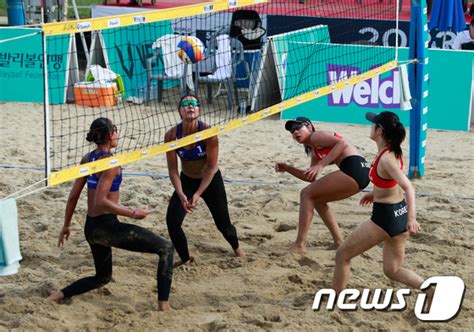 한강공원에서 열린 비치발리볼 뉴스1