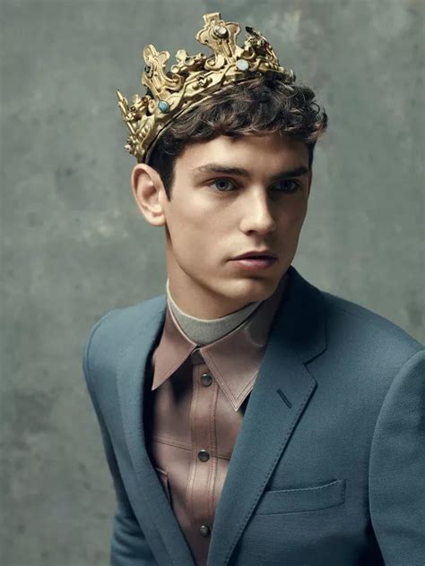 Мужчина в короне | Portrait, Character inspiration, Mens fashion