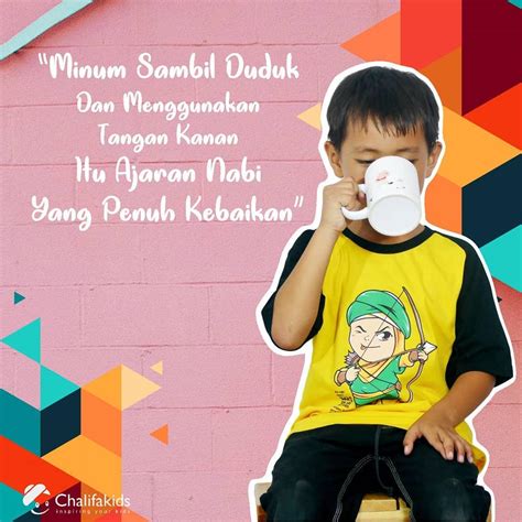 Minum Sambil Duduk Dan Menggunakan Tangan Kanan
