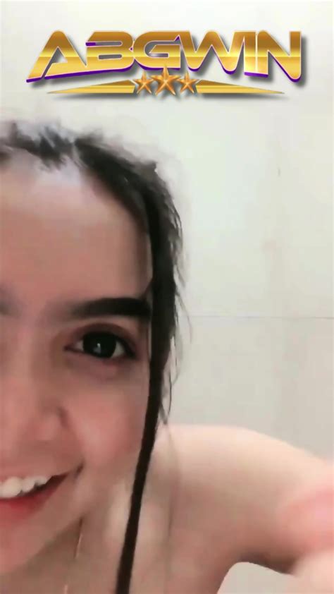 Selebgram Ini Berani Live Bugil Viral Kamu Pasti Kenal