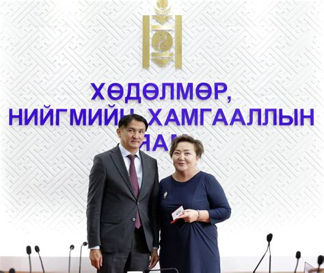 Хөдөлмөр нийгмийн хамгааллын салбарын ахмадуудад салбарын шагнал