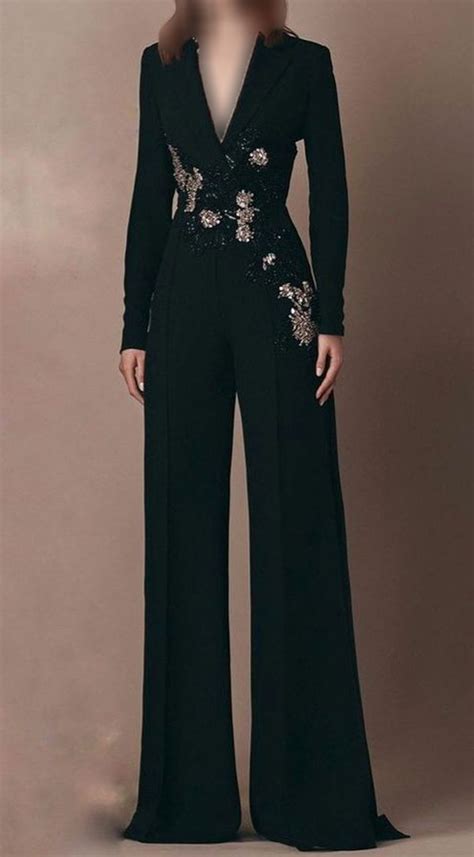 ۳۷ مدل کت و شلوار زنانه مشکی که بهترین انتخاب برای عروسی و مهمانی‌های