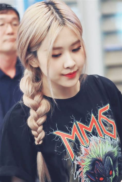 Blackpinkofficial Rosé Blackpink Hairstyle Rosé Hairstyle Blackpink