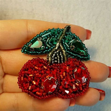 БРОШИ РУЧНОЙ РАБОТЫ on Instagram: “Брошь "Вишенки"🍒 Выполнена: ♦️ ...