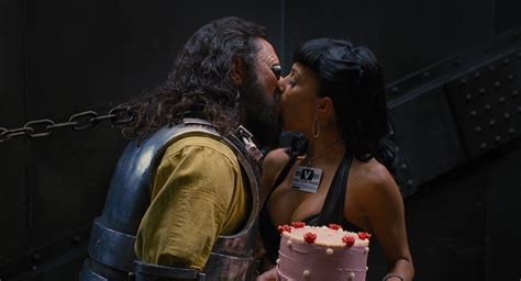 Голая Николь Шерзингер в Люди в черном 3