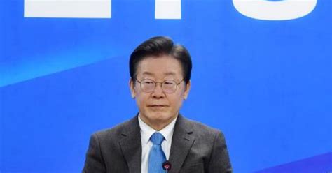 생각에 잠긴 이재명 대표