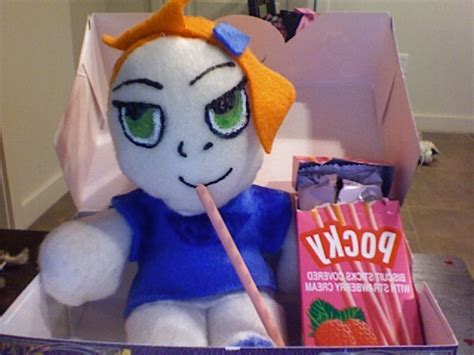 Gwen Plushie Loves Pocky By Invader Hime On Deviantart