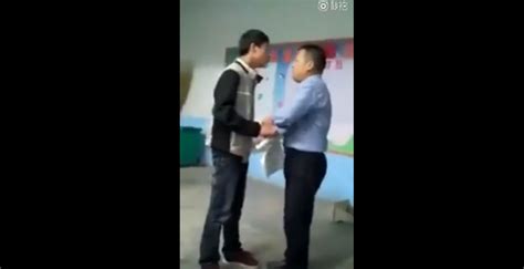Un prof se fait violenter par de ses élèves