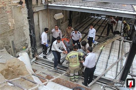 خبرآنلاین تصاویر صحنه دردناک عبور میلگرد از شکم و پای کارگر جوان