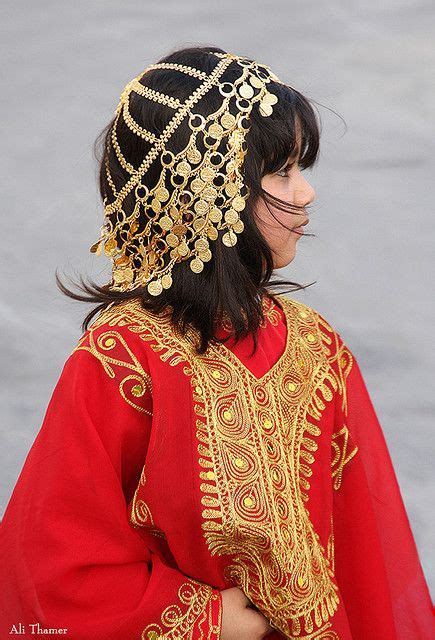 Tradtion Clothe With Gold Traditional Outfits Diy Costumes Women Costumes Around The World