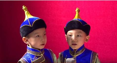 Дээлтэй Монголын удам шүү бид Видео