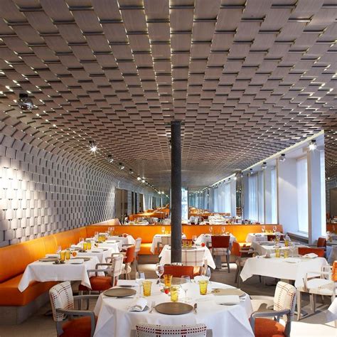 Here Are 7 Of The Best Paris Restaurants Open On Sundays