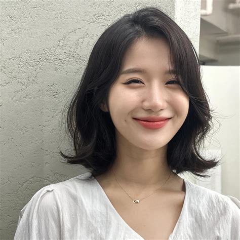 강남미용실 더차강남 최영실장 레이어드 전문 단발중단발레이어드컷 On Instagram 볼륨감 있는 자연스러운 단발펌 🫧 사이드뱅 으로 분위기 한스푼 뿌리볼륨까지