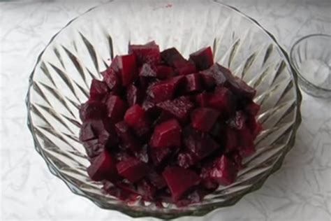 შესანიშნავი სალათა წონის დაკლების მსურველთათვის ვიტამინებით სავსე ჭარხალი მსუბუქი სოუსი და