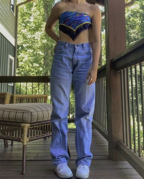 Big Bottom Small Top Big Pants Small Top Outfits Tiny Top Big Pants