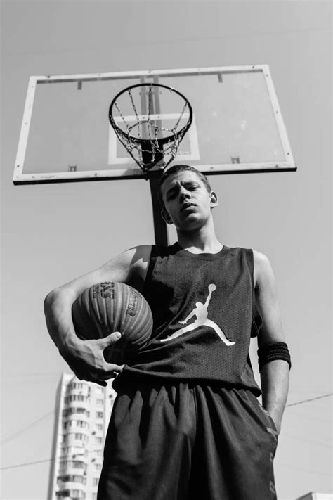 Баскетболист Basketball Portraits Man Shooting Basketball From Space