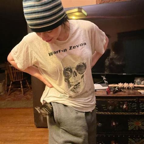 Shes So Cutee🤍 R Billieeilish