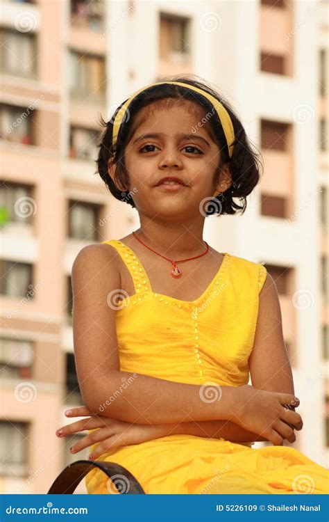 Durchdachtes Junges Indisches M Dchen Stockbild Bild Von Haar Hoch