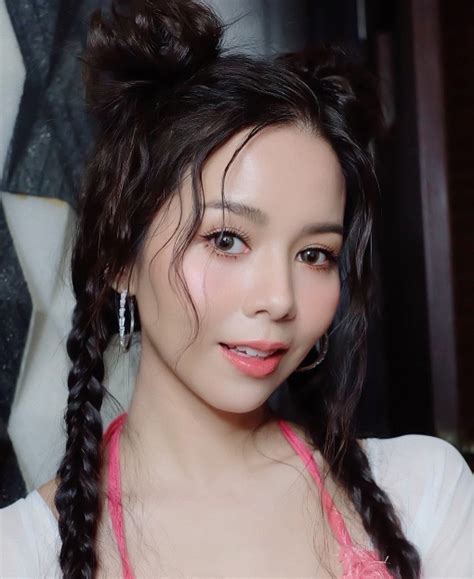 เมย์ จีระนันท์ ประวัตินักร้องสาว เจ้าของเพลงดังสุดฮิตในอดีต