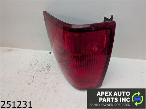 Oem 2004 Lincoln Navigator 54l Passenger Right Taillight Corner Mount
