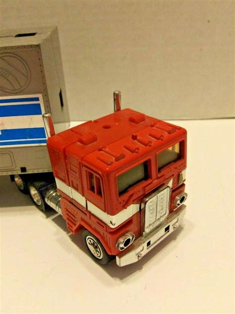 Nice Vintage Original G1 Optimus Prime Robot Toy Semi Tractor Trailer