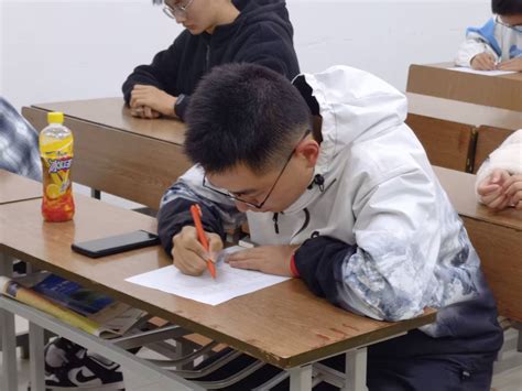 大学生数学建模协会举办趣味数学——“玩转数独魔方24点”活动 数学与统计学院