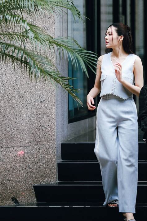 Pin By Jay Ks On Orm Kornnaphat Floral Wallpaper Phone Celebrities Woman Crush