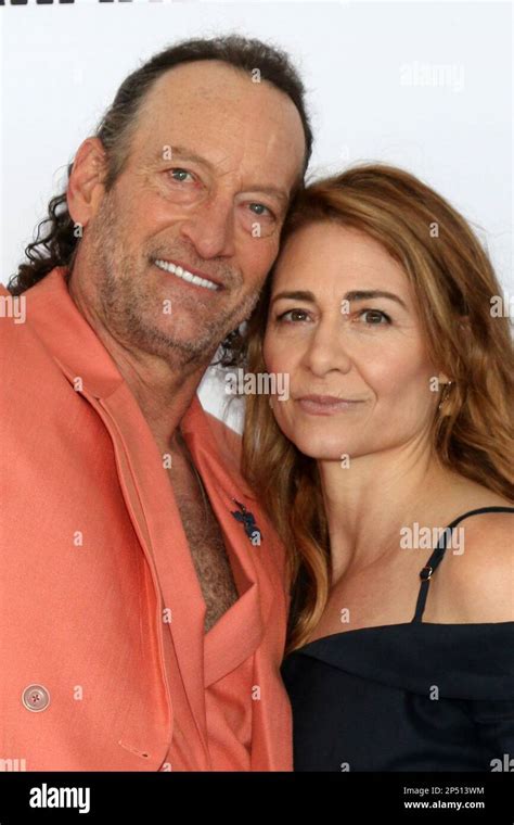Santa Monica Ca 4th Mar 2023 Troy Kotsur Deanne Bray At Arrivals