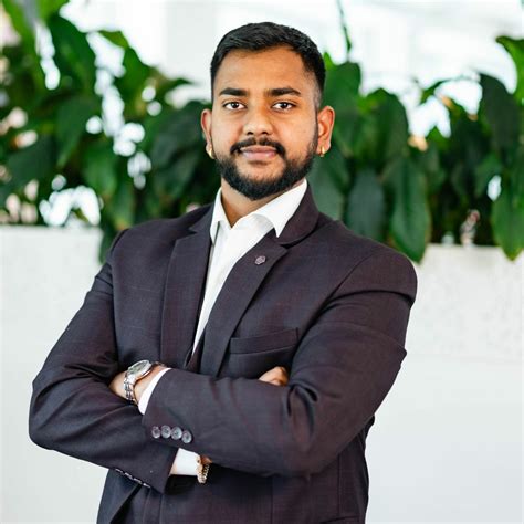 Consultant Hemant Gupta Business Broker Clyth Macleod