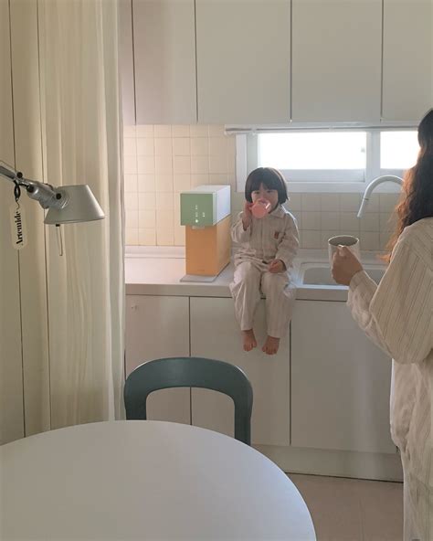 Miji • 집꾸미기 • 육아일상 눈 온다고 신난 갱얼쥐는 딸보다 애미입니더🤭 눈 녹을까 봐 부랴부랴 아침 8시부터 외출해서 좋아하는 서촌 정동길에 다녀왔는데 하