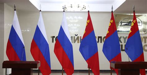 Ерөнхий сайд Л Оюун Эрдэнэ ОХУ ын Засгийн газрын даргатай утсаар ярьж цаг үеийн асуудлаар санал