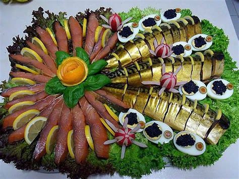 РЫБКА НА ПРАЗДНИЧНОМ СТОЛЕ Meat Cheese Platters, Food Platters, Food ...