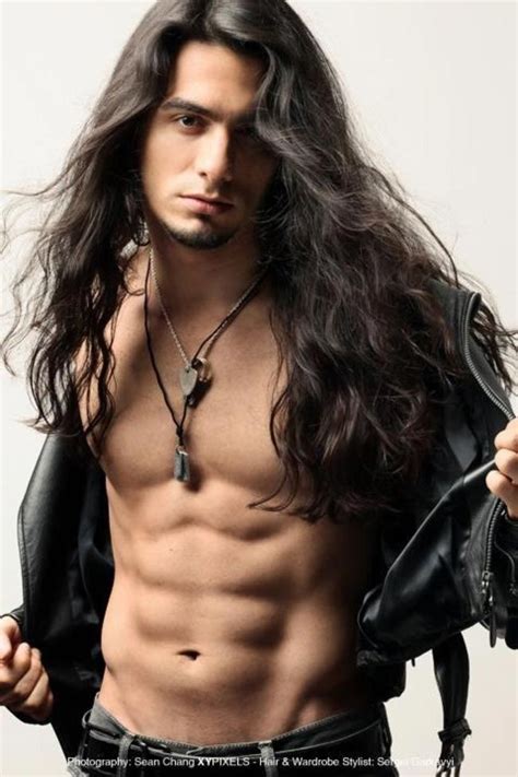 27 парней с невероятно длинными и красивыми волосами