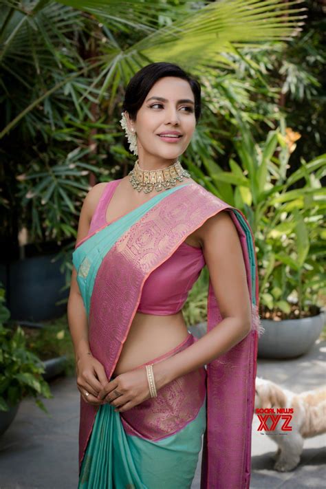 Actress Priya Anand Rocking Stills In A Traditional Saree Social News Xyz