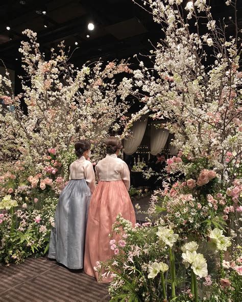 한복 더단 ㆍ ㆍ T H E D A N ㆍ ㆍ ㆍ ㆍ ㆍ ㆍ ㆍ ㆍ 한복더단 한복 더단 봄예식 봄 혼주한복 어머니한복 봄꽃 봄꽃장식 신부어머니한복 웨딩 웨딩꽃장식